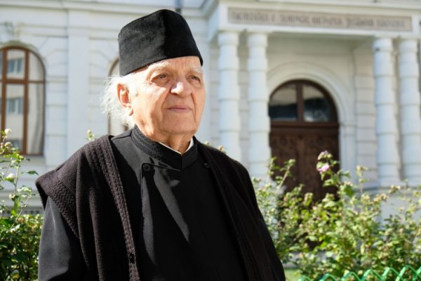 Părintele Constantin Galeriu – „o torță care i-a încălzit pe toţi ...