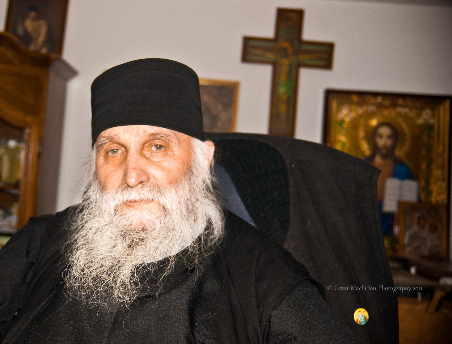 Părintele Ilie Lăcătuşu din Giulești, sfântul cu moaşte întregi din ...